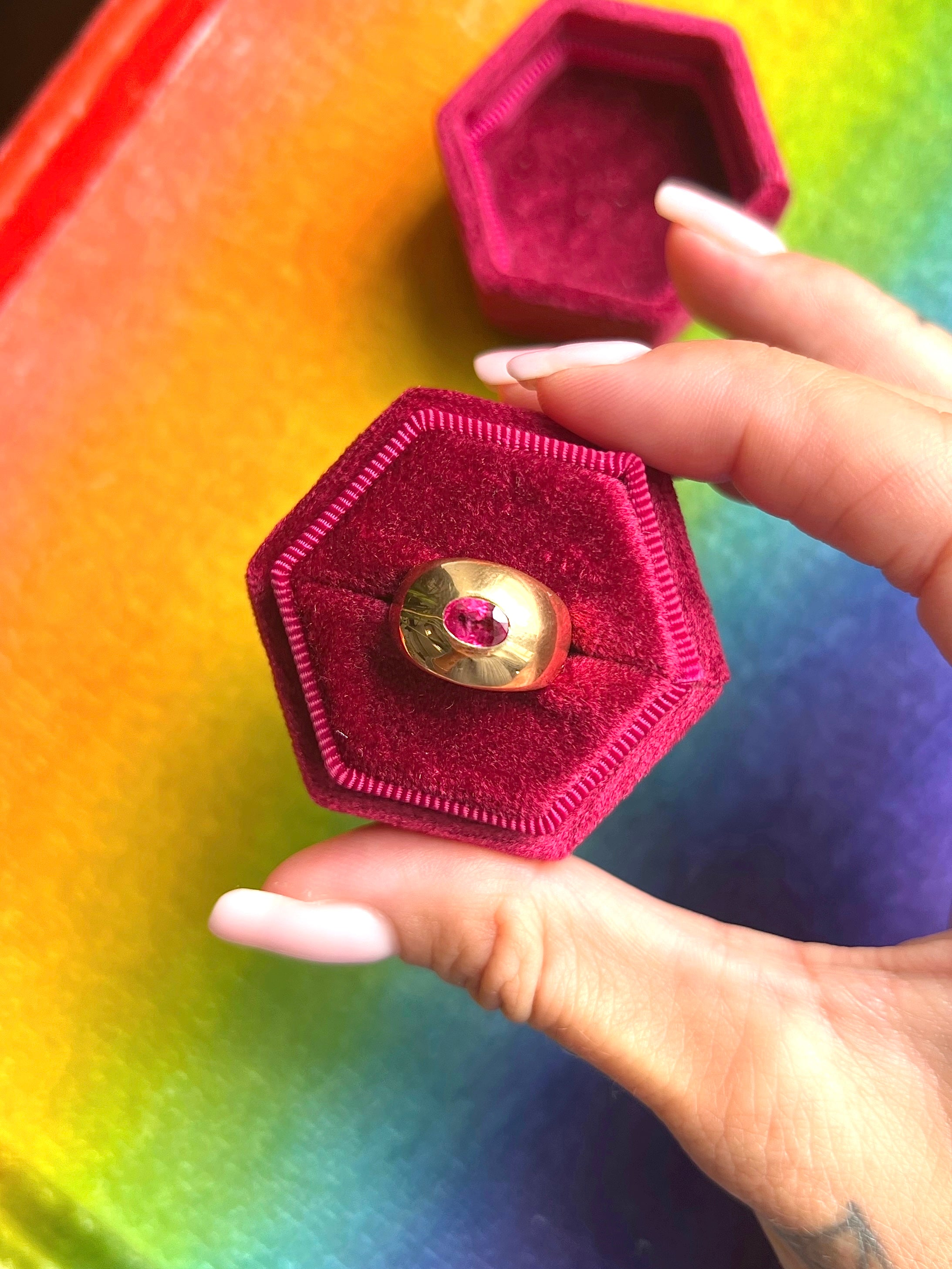 Chevalière Rubis Ovale – Luce by Emilie Bouguereau